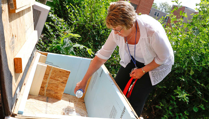 Loper Cats get feeding stations at seven locations on UNK campus – UNK NEWS