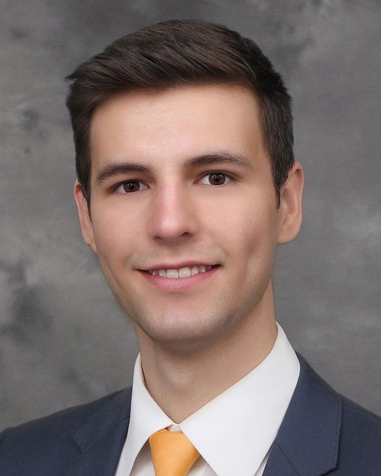 UNK Alumni Association recognizes five Outstanding Seniors – UNK News