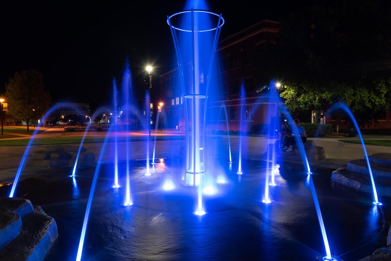 PHOTO GALLERY: New Cope Fountain adds splash of color to campus – UNK NEWS
