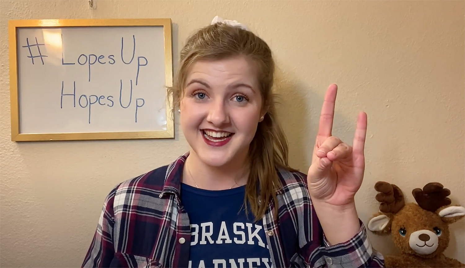 VIDEO: The Art of ‘Throwing Your Lopes’ – UNK News