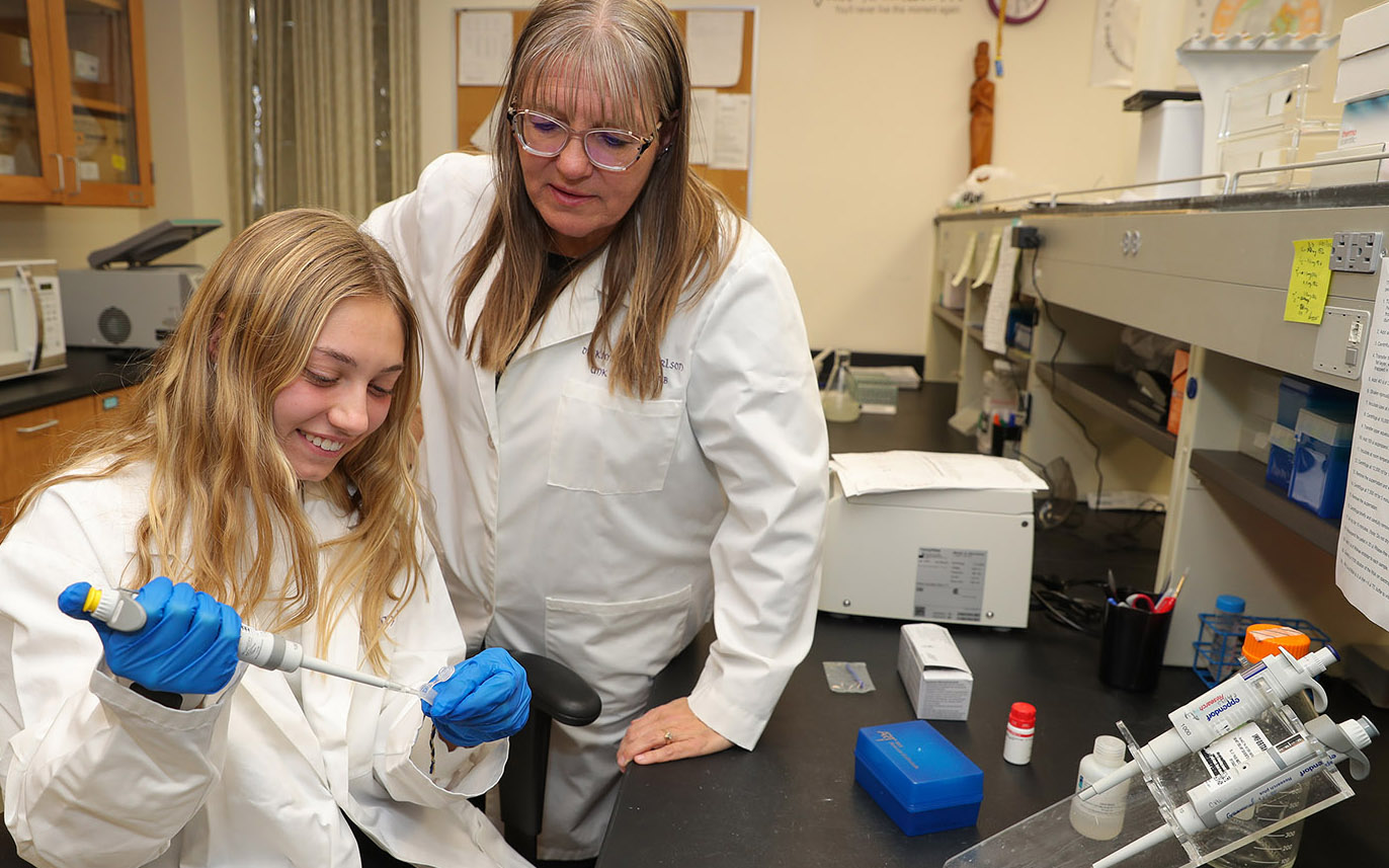UNK freshman Ella Buhlke, biology professor Kim Carlson share passion ...