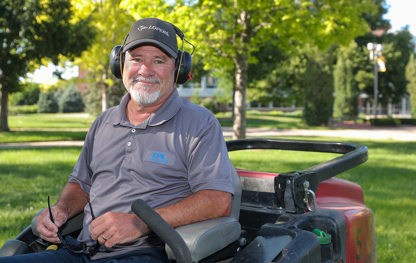 Ask an Antelope: Landscape assistant keeps campus ‘Purdy’ – UNK NEWS