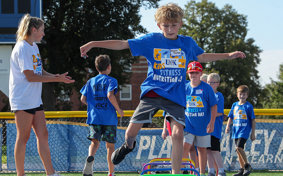 Making Fitness Fun: UNK event inspires healthy habits for area fourth ...
