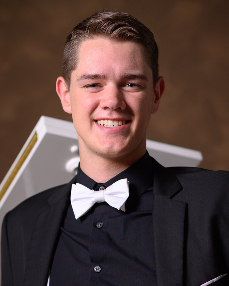 UNK Alumni Association recognizes four outstanding seniors – UNK NEWS