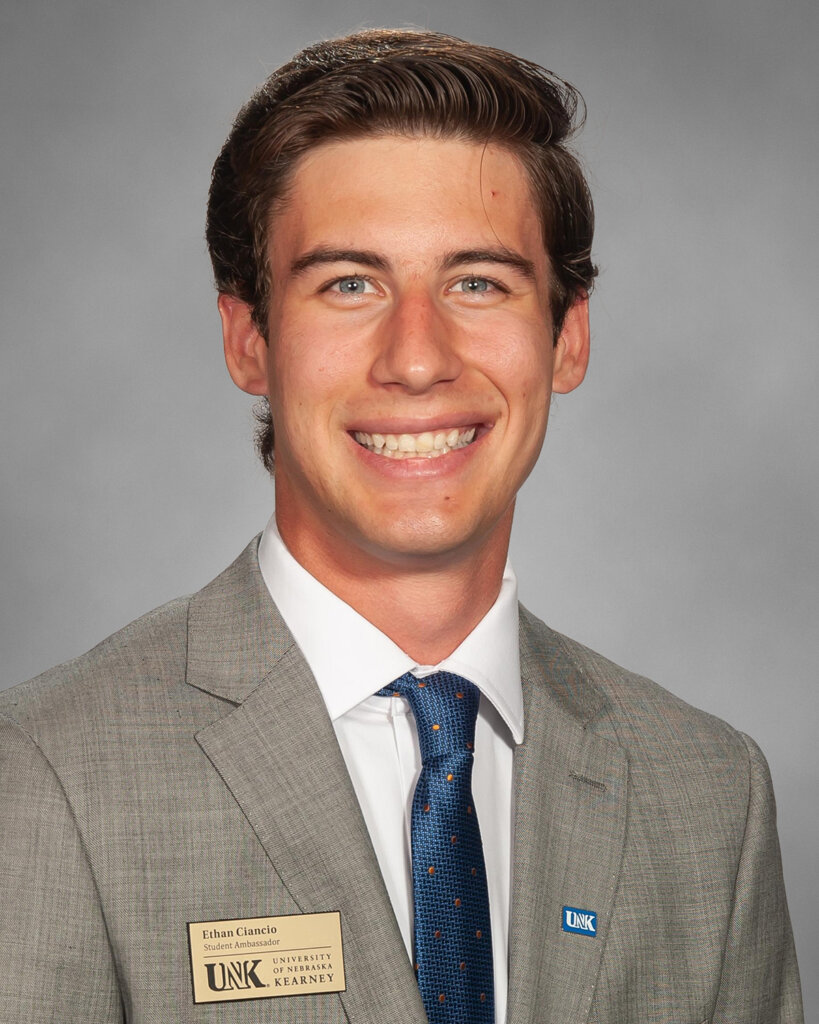 Nester Leadership Award presented to six UNK seniors – UNK NEWS