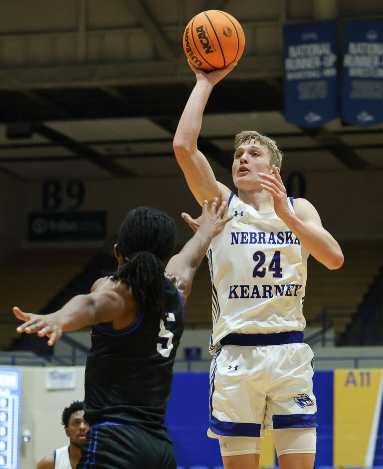 Moore siblings bring competitive nature, ‘ranch toughness’ to UNK ...