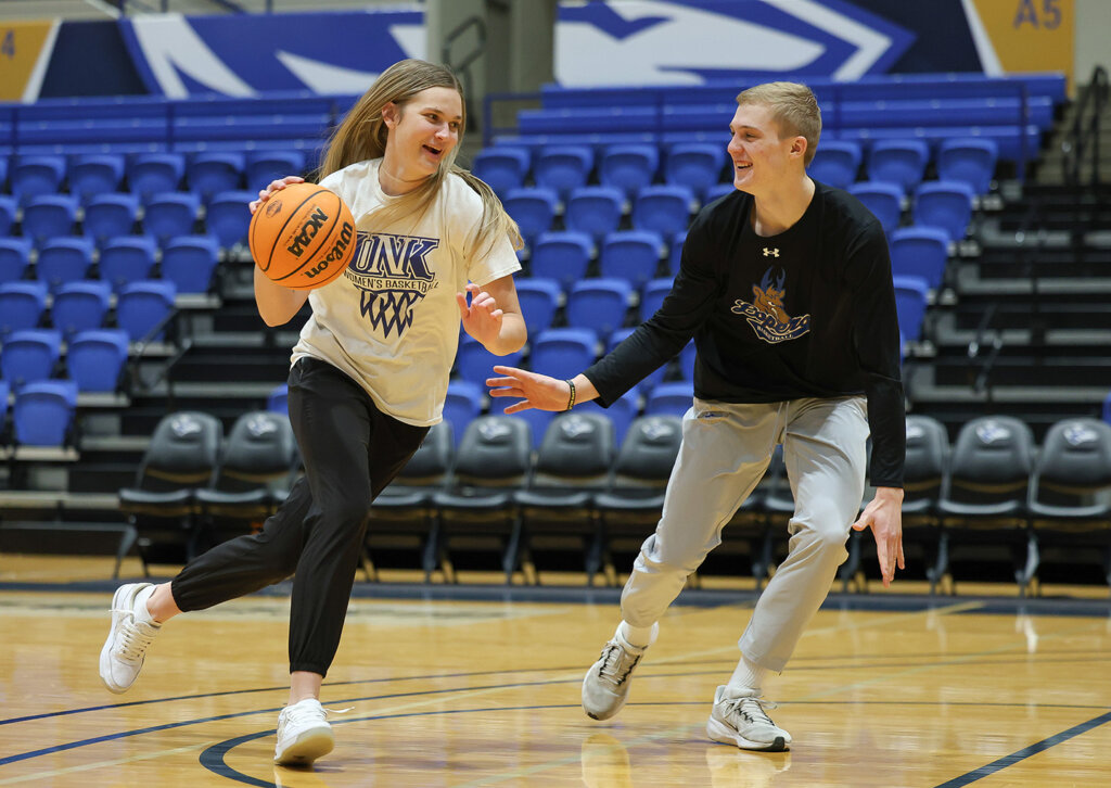 Moore siblings bring competitive nature, ‘ranch toughness’ to UNK ...
