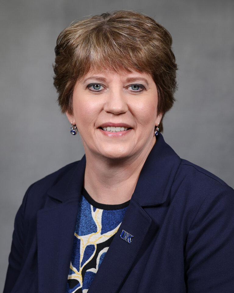 UNK alumni give $500,000 to create business scholarships – UNK NEWS